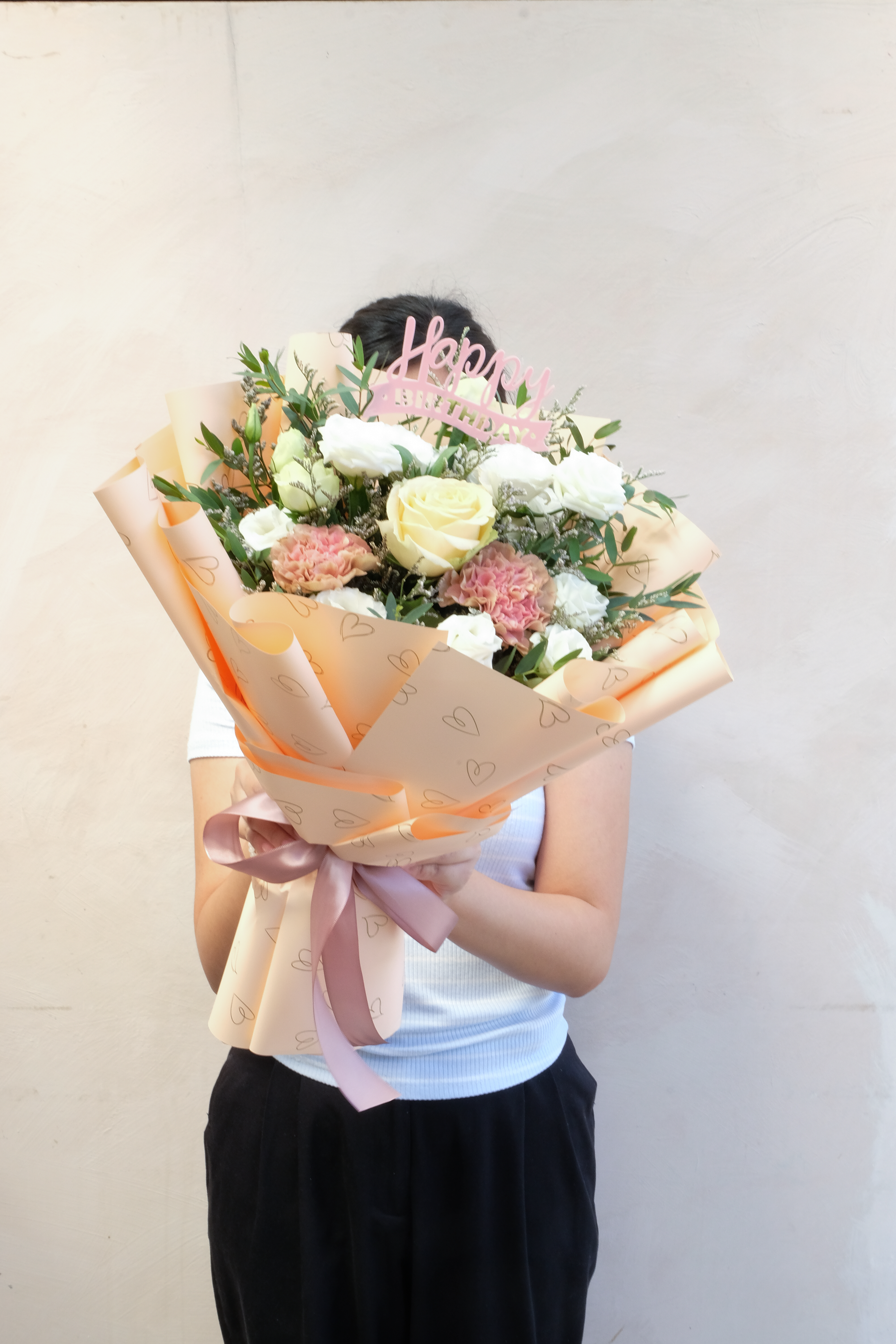 Lady of The Hour (Peach china Rose Bouquet) | Xpressflower.com