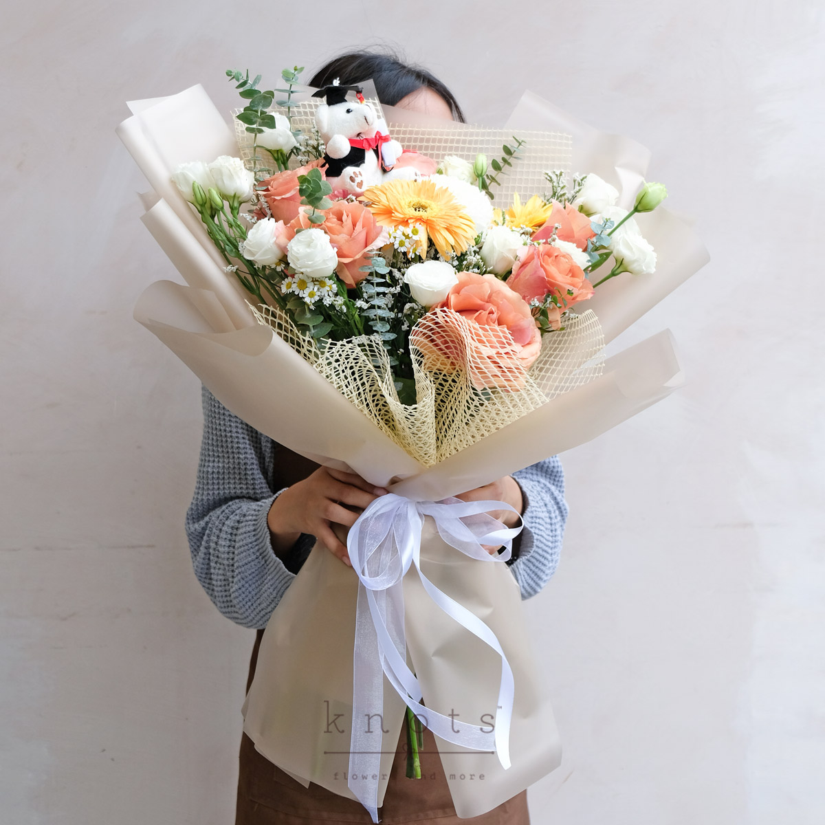 Extraordinary Fulfillment (Ecuadorian Roses Graduation Bouquet) | Knots.ph