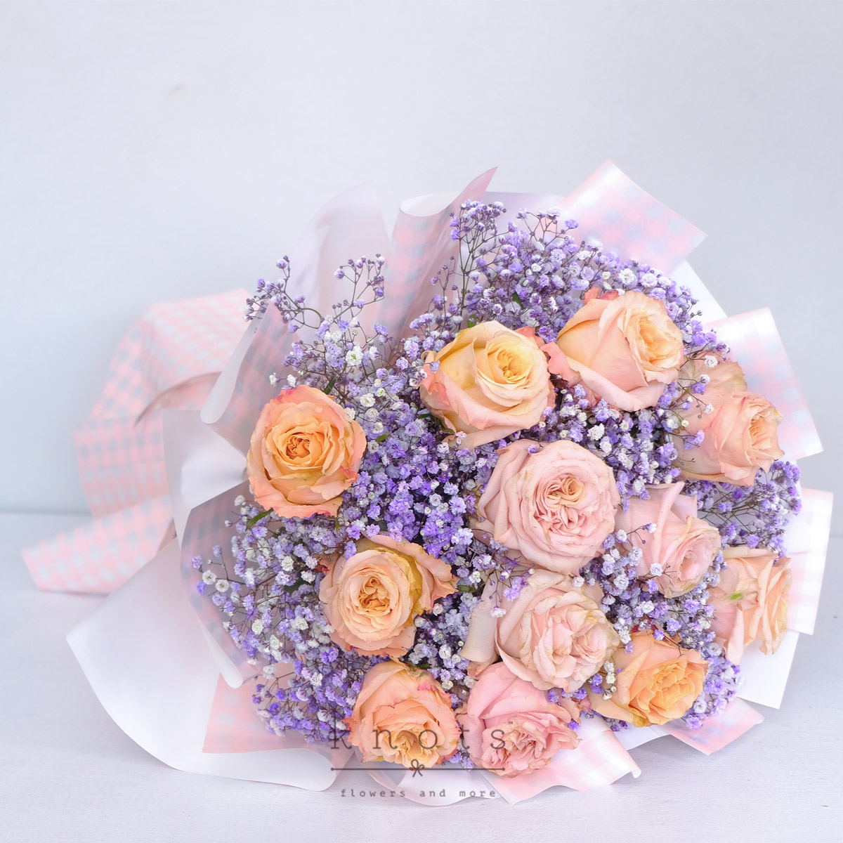 Lover’s Reverie (12 Peach Ecuadorian Roses Bouquet) | Knots.ph