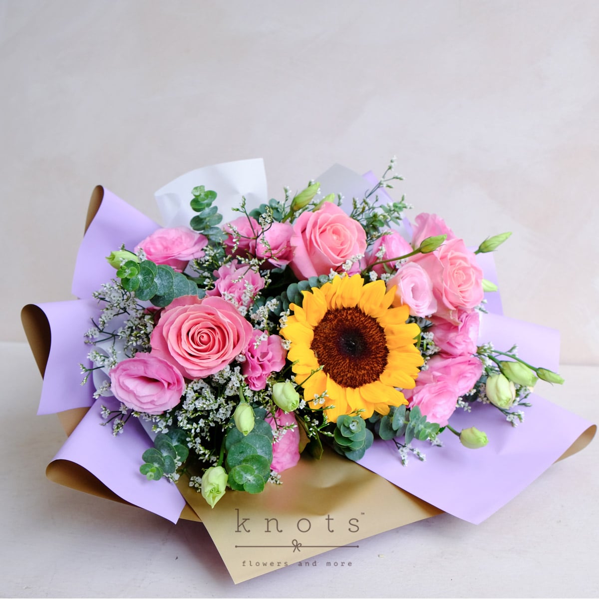 Lovable Lady (Sunflower And Pink Ecuadorian Roses Bouquet) | Knots.ph