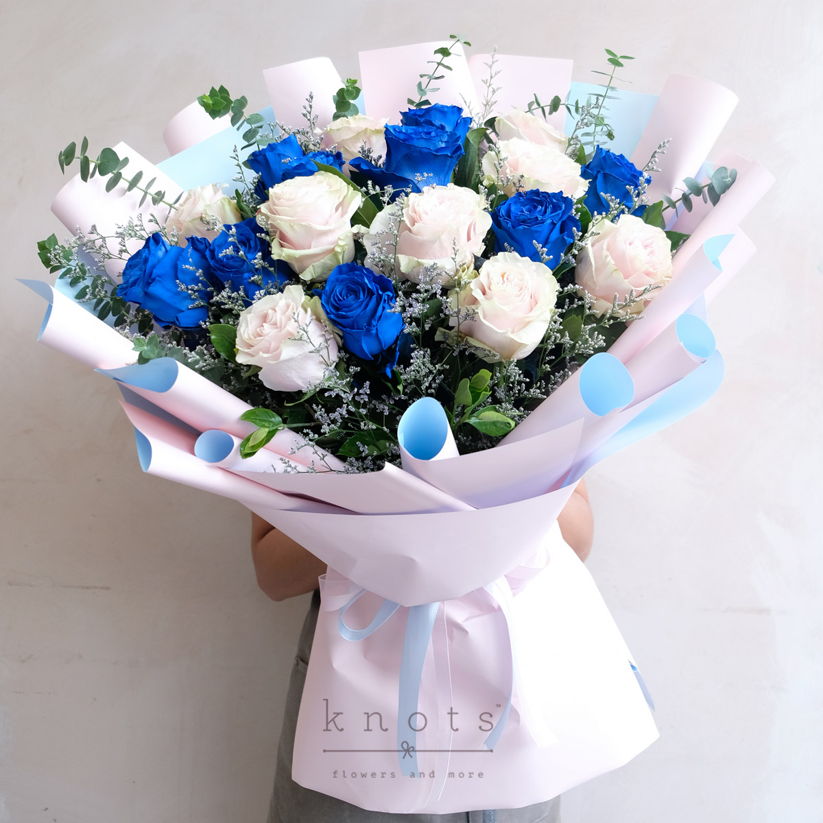 Alexandra (Royal Blue, and Pink Mondial Ecuadorian Rose Bouquet) | Knots.ph