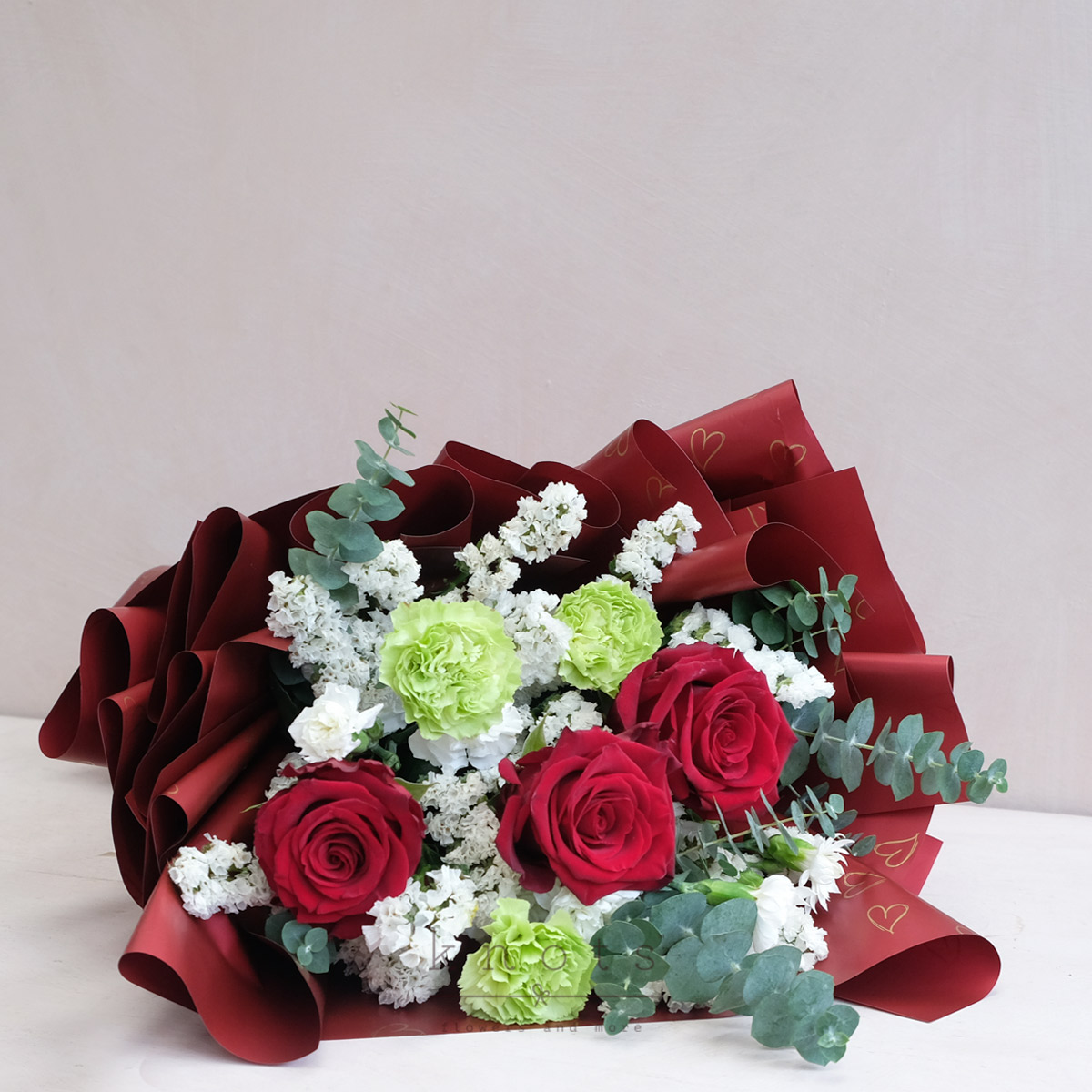 Golden Memories (Red Explorer Ecuadorian Roses Bouquet) | Xpressflower.com
